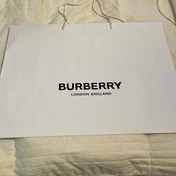 Burberry | Party Supplies | Berberry Authentic Paper White Bag Approx ...